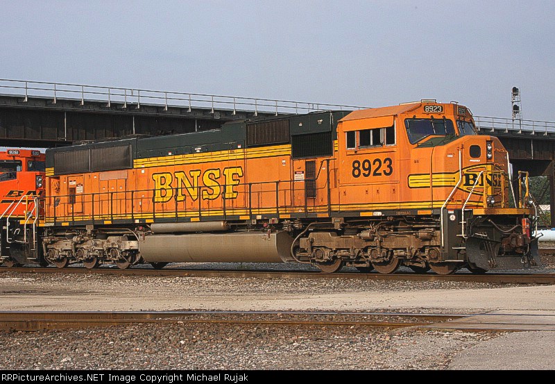 BNSF 8923